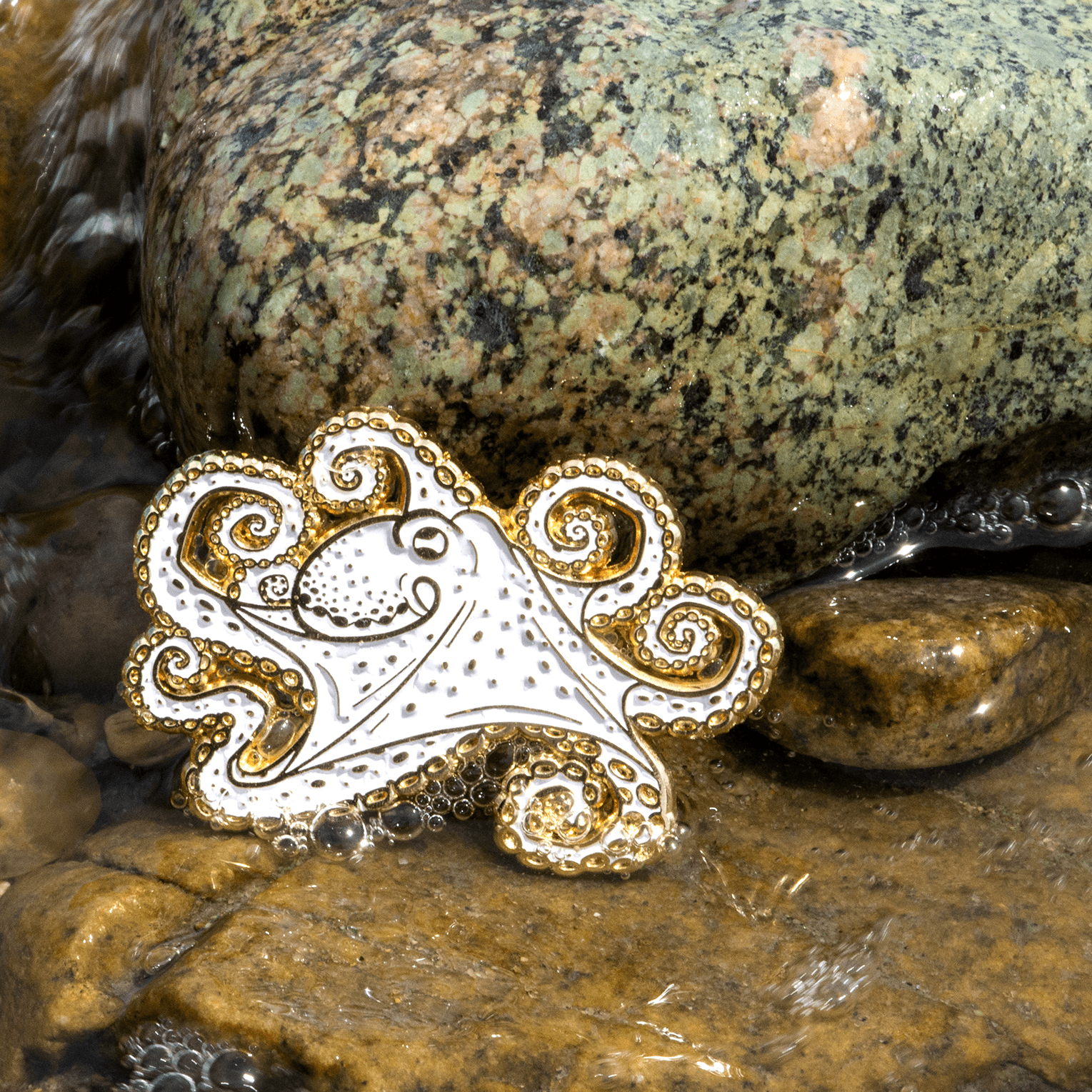 Whiteout Octopus | Gold Club Pin